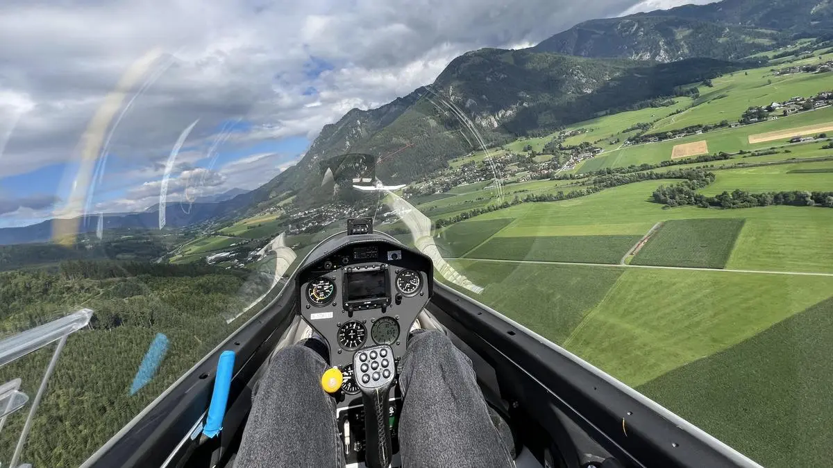 Nervenkitzel beim Segelflug: Wenn der Himmel plötzlich unter und die Erde über dir ist